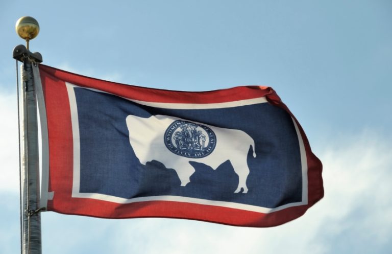 Wisconsin Flag Meaning History And Symbolism Symbol Genie wisconsin-flag-meaning-history-and-symbolism-symbol-genie